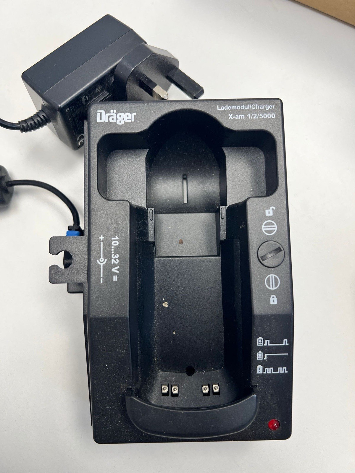 DRAGER X AM 5000 gas monitor with DRAGER CHARGER X-AM