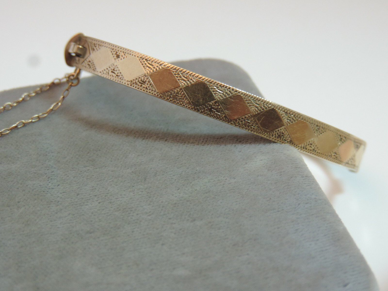 Vintage UK 9ct gold metal core Vintage Hinged 7" Bang… - Gem