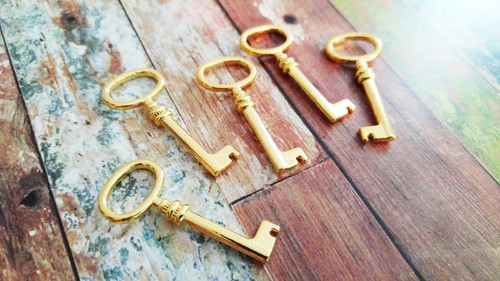 Gold Skeleton Key Charms Barrel Style 2 Sided Steampunk Pendants ...