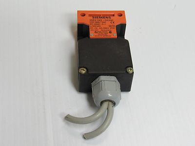 SIEMENS SAFETY INTERLOCK POSITION SWITCH 3SE2 243-0XX40 3SE22430XX40 ...
