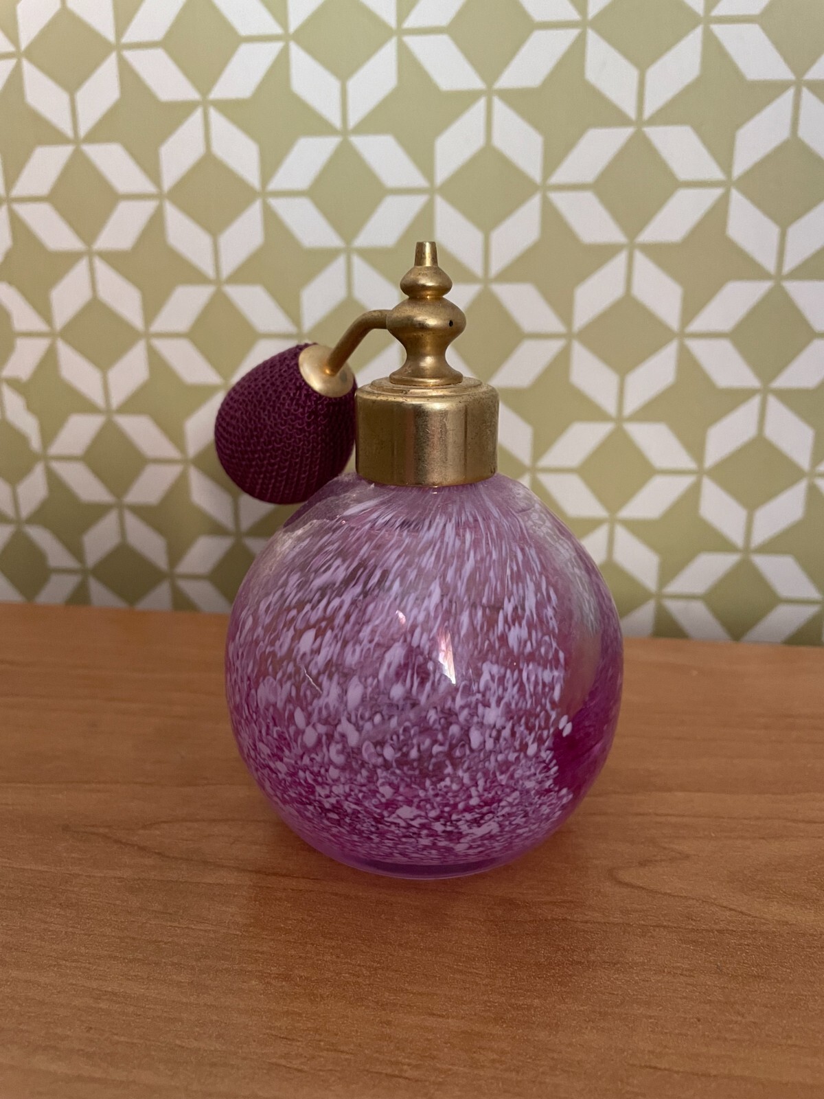 Vintage Caithness purple violet glass perfume spray atomiser w. puffer ...