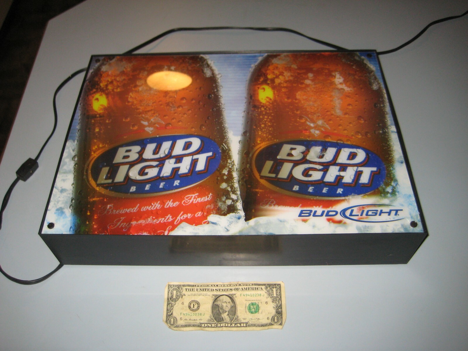 Bud Light Beer Longnecks Lighted Sign 18 1/2 "x13 1/2" Bar Restaurant ...