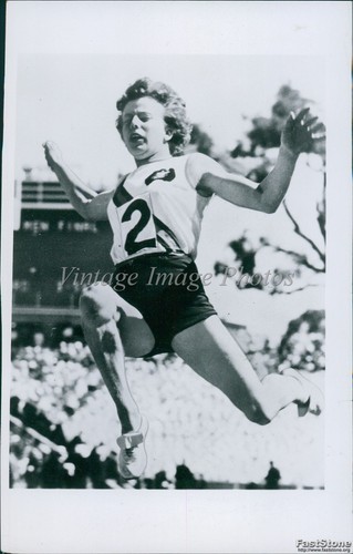 1962 Photo Pam Kilborn Australian Jumper Hurdler World Records Olympics ...
