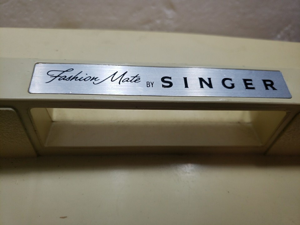 Fashion Mate By SINGER Sewing Machine 621B. Made In Brazil. Vintage ...