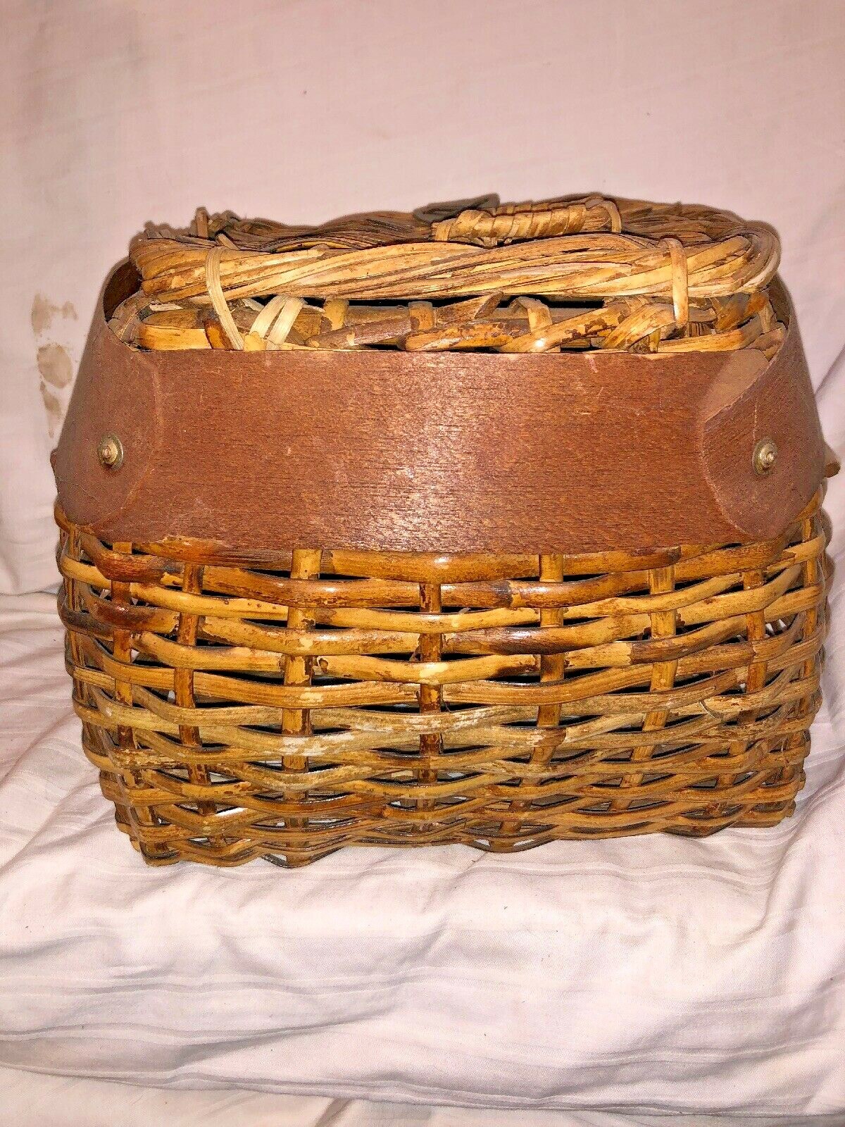 OLD VTG ANTIQUE WICKER HUNTING FISHING GATHERING BASKET BACKPACK ...