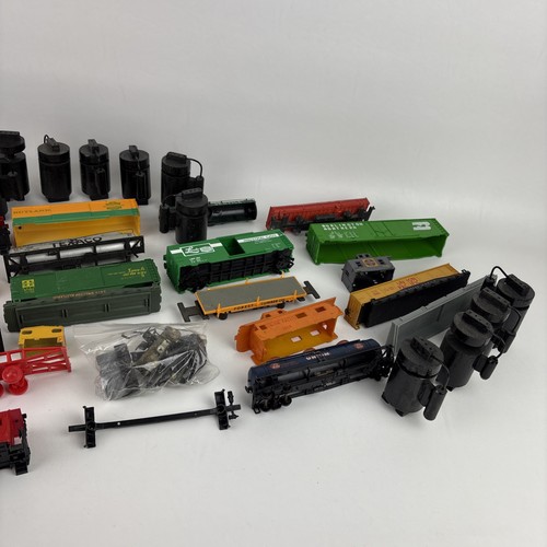 🚨Lot Of 80 Mixed HO Scale Train PARTS ONLY Locomotives - Cars Shells ...