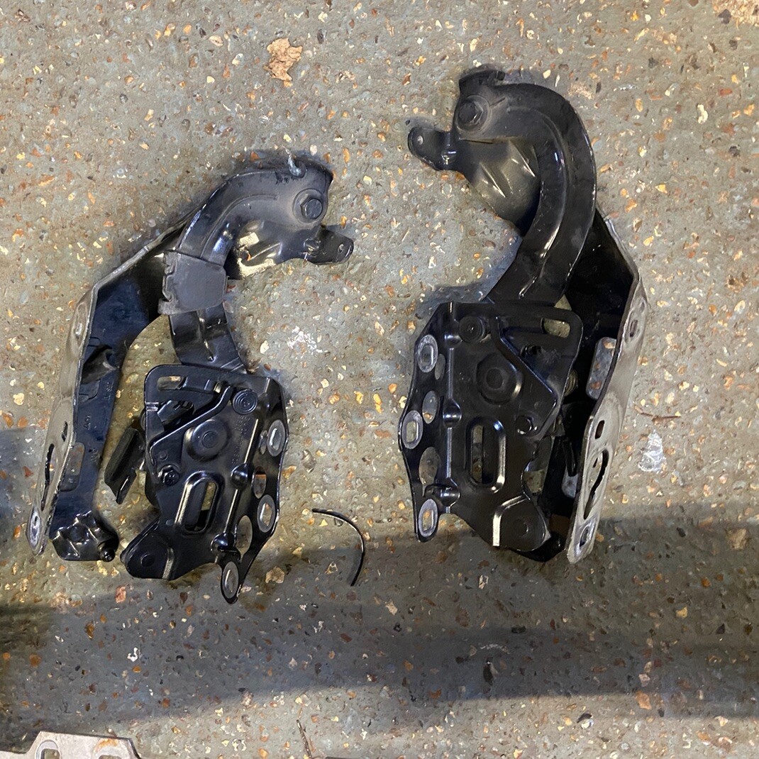 GENUINE MERCEDES BENZ C CLASS W205 BONNET HINGE ACTUATORS PAIR Saloon ...