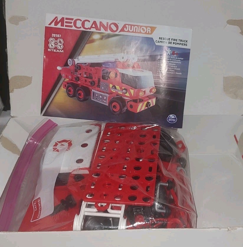 MECCANO JUNIOR RESCUE FIRE TRUCK MODEL BUILDING KIT STEM LIGHT SOUND ...