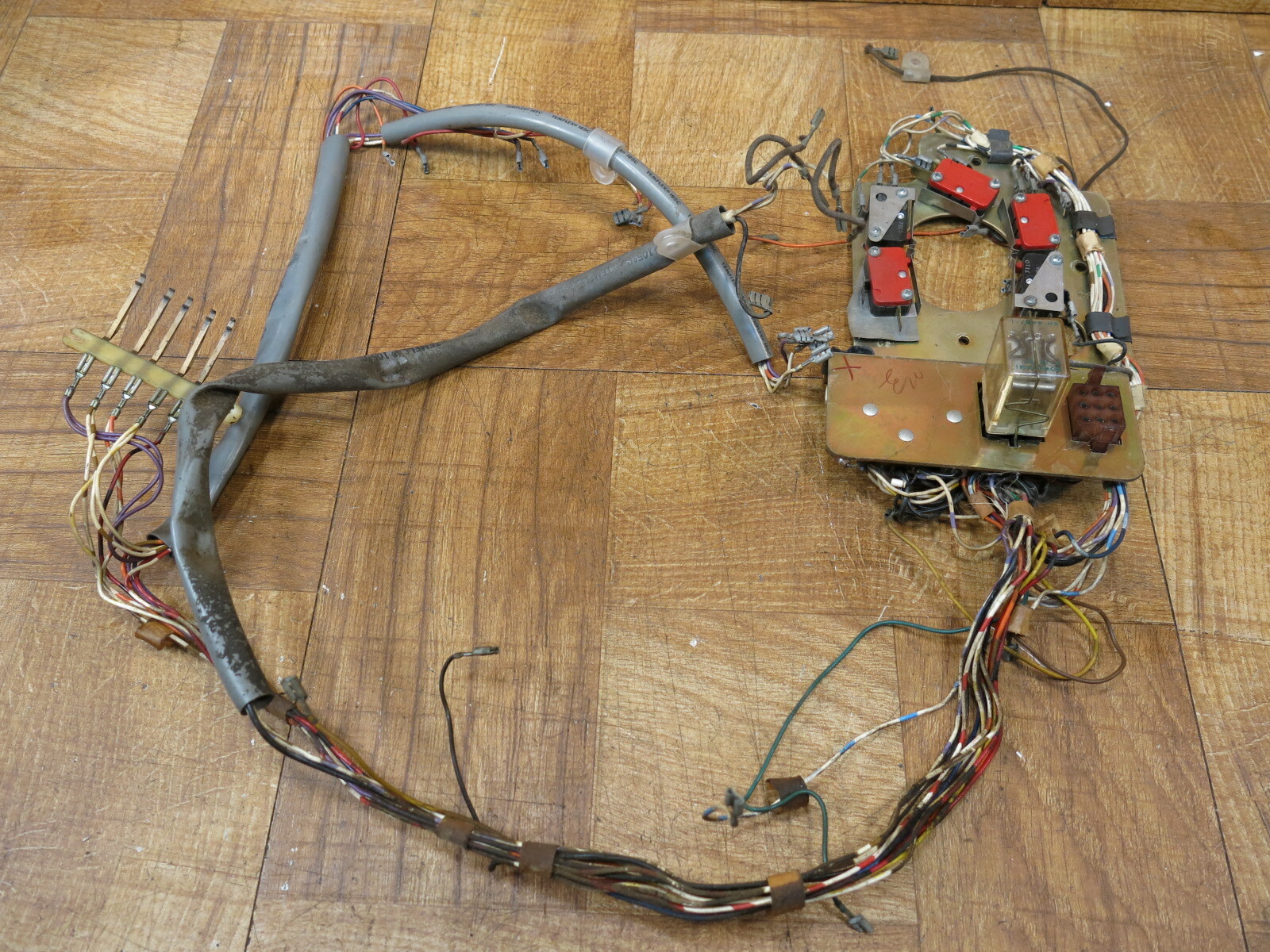 Rowe AMI Jukebox Mechanism Cam Switches w/ Wiring /Wire Harness TI1 TI2 ...