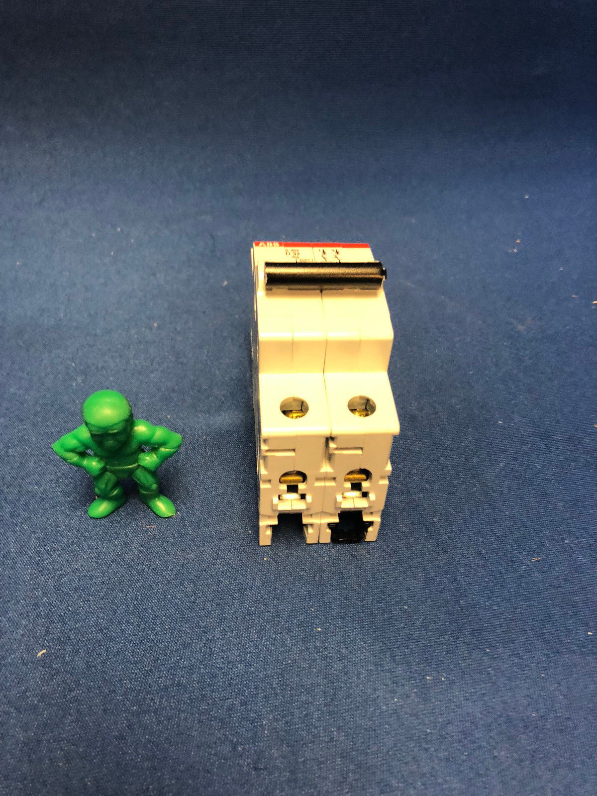 ABB S202-D32 Mini Circuit Breaker 2 Pole 32A - 2CD S252 001 R0321 | eBay