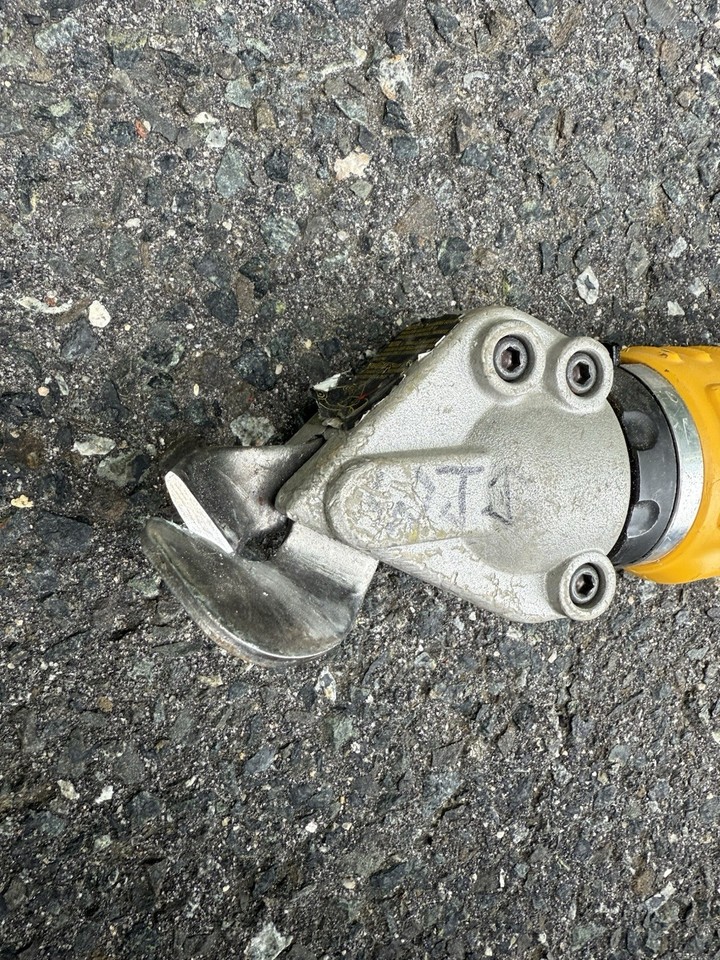 DeWalt 18V DC495 Cordless 18 Gauge Offset Metal Shears | eBay