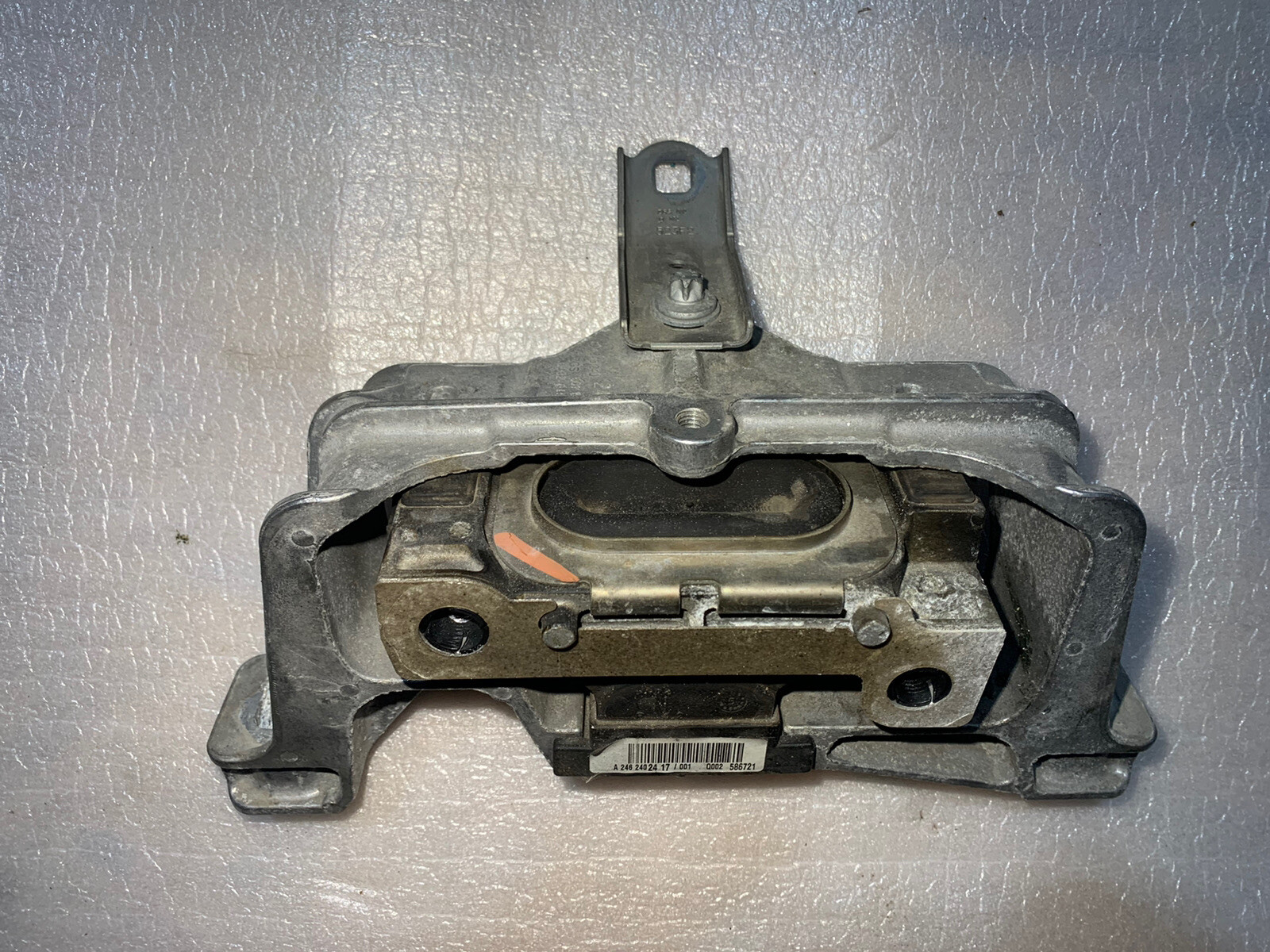 OEM MERCEDES BENZ GLA X156 Genuine Engine Mount Right Side A2462402417 ...