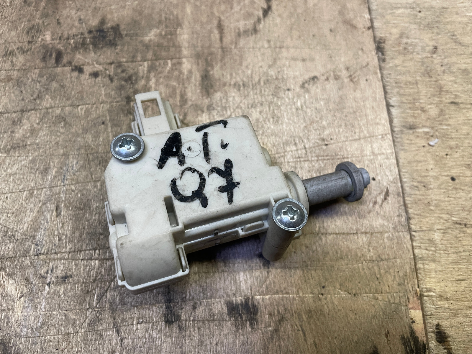 Stellmotor Handschuhfach Audi A6 A8 Q7 4L Stellglied Handschuhkasten ...