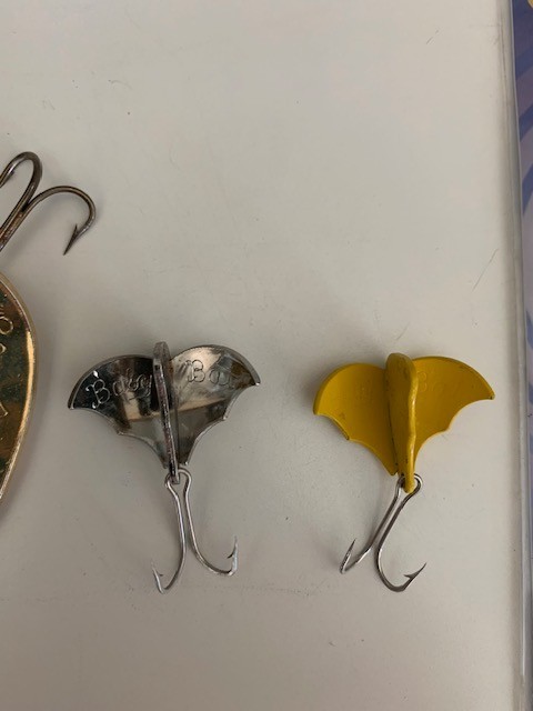 5 total vintage lures: Little Cleo Wigl lure/2 baby bat/Frisky Fly ...