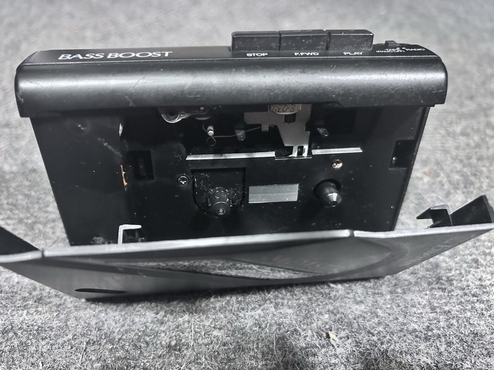 Emerson Walkman Cassette Tape Player AM/FM Stereo Model AC2105 tested ...