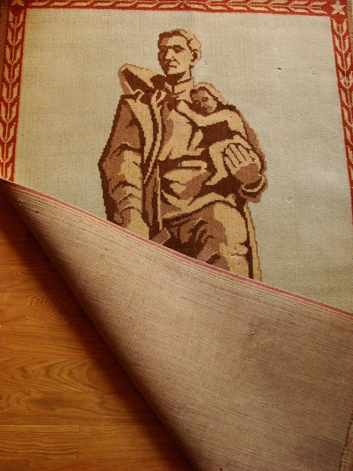 DDR Soviet USSR carpet rug gobelin soldier treptov park propaganda WW2 ...