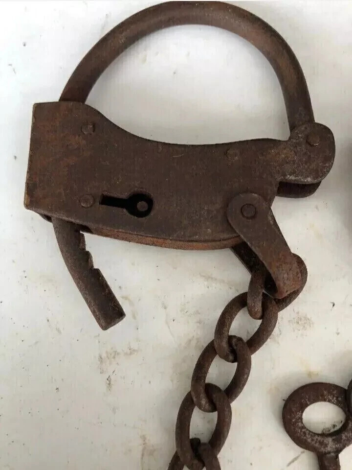 Rusty -Antique Handcuffs Iron Adjustable Prison Cuffs with Chain & Key ...