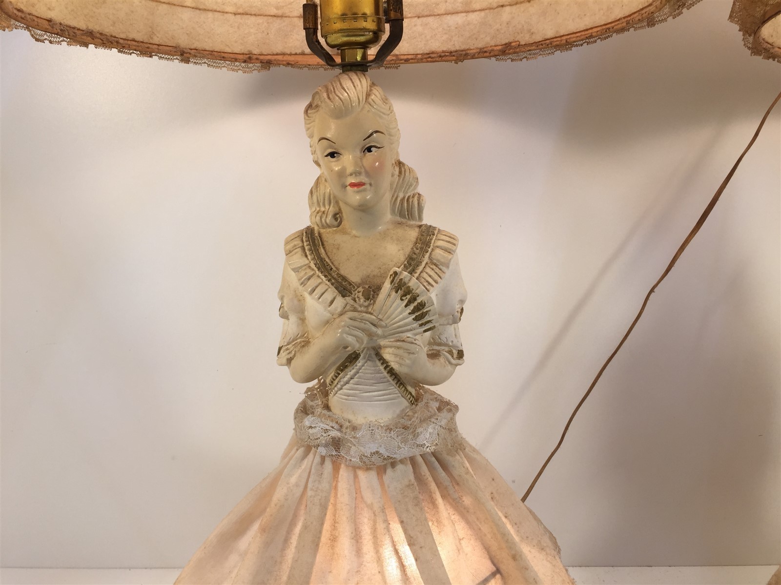 (1) Vintage Lamp - Woman With Fan and White Dress Lighted Base Ceramic ...