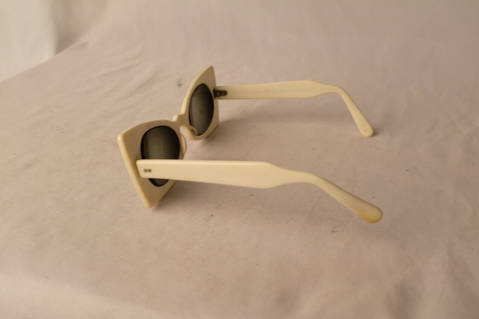 Vtg 60s Op Art Checkered Bow Tie Sunglasses Two Stars… Gem