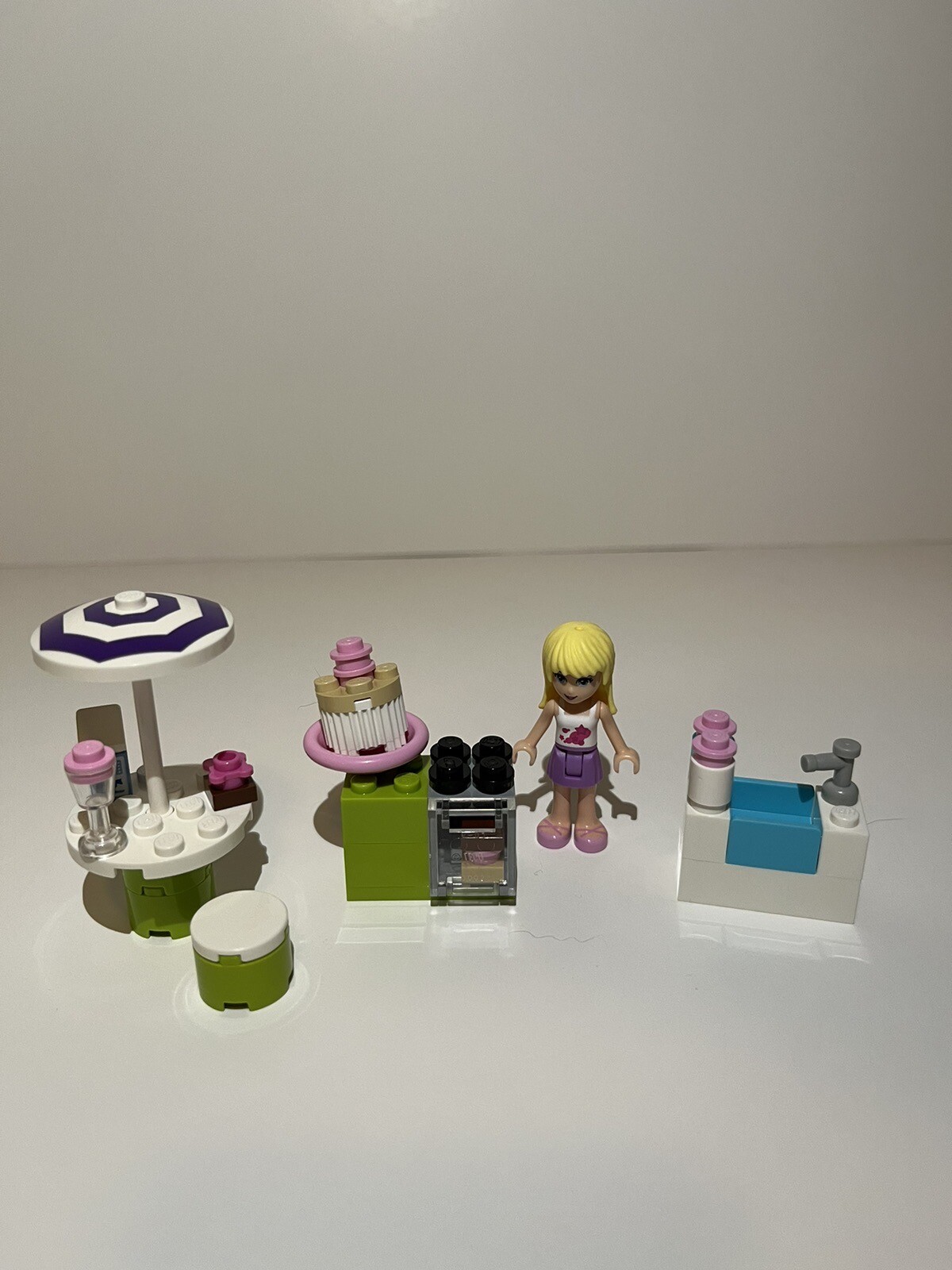 LEGO FRIENDS: Stephanie's Outdoor Bakery (3930) | eBay