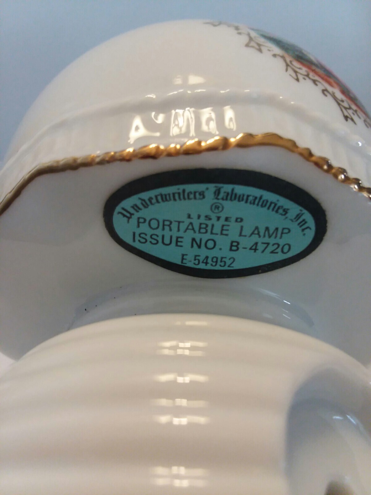 Vintage Underwriters Laboratories Portable Ceramic Lamp - Colonial ...