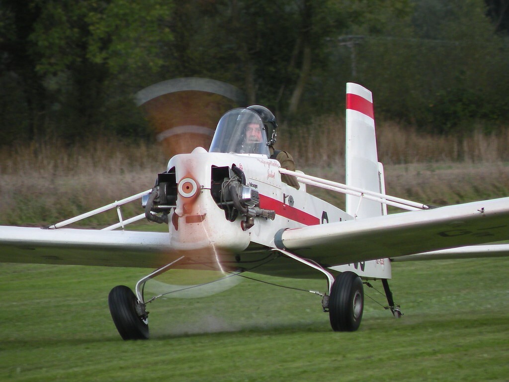 Drawings for the independent construction of a Volksplane light ...