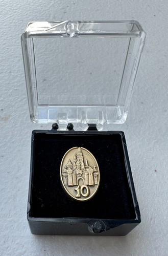 Walt Disney World Cast Member 10 Year Service Award Castle Pin Sealed ...