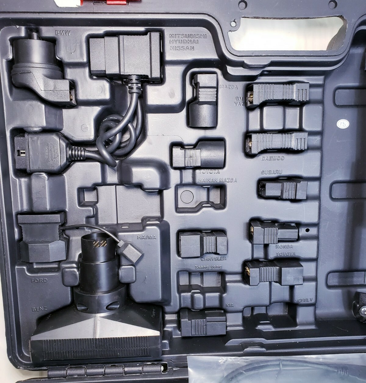 LAUNCH TECH X431 GDS. Auto Diagnostics Scanner with Case / Accessories ...