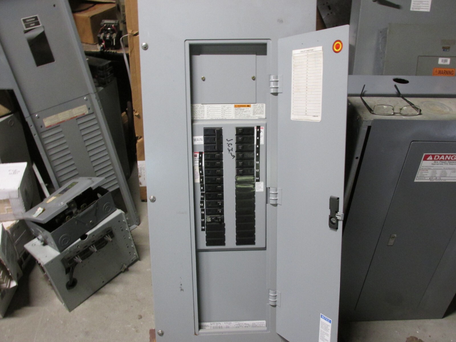 CUTLER HAMMER PRL1A 100 AMP MAIN BREAKER PANELBOARD 30 SPACES 3 PHASE ...