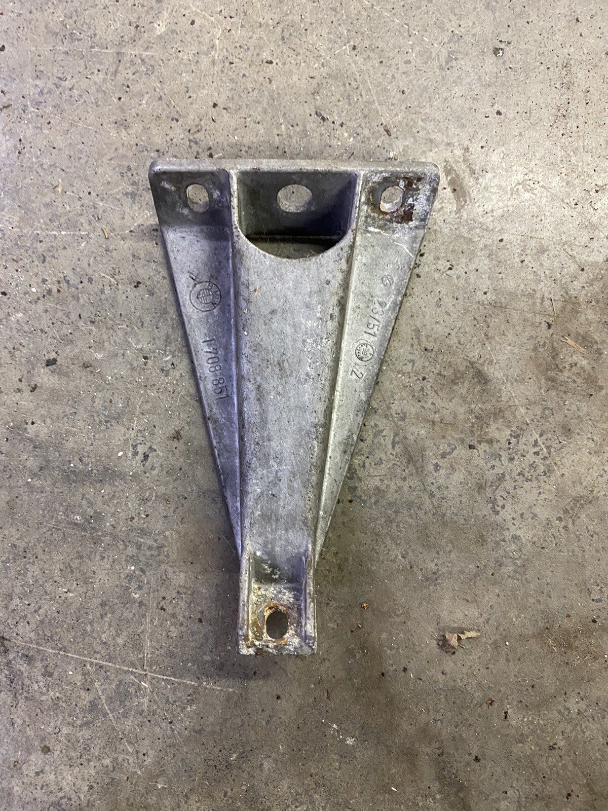 BMW E34 535i 730i 735i Engine Motor Mount Intake Manifold 1708851 ...