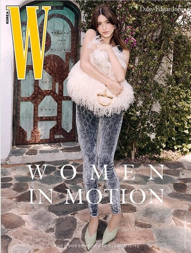 W Korea 2025 July Daisy Edgar-Jones Random Cover Whole Magazine | eBay