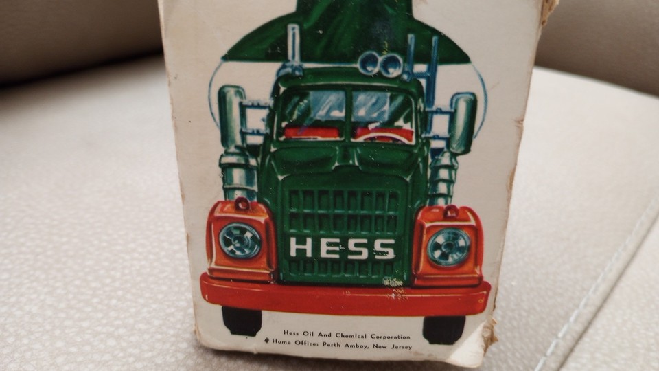 VINTAGE 1968 HESS TANKER TRUCK WORKING HEADLIGHTS 1 INSERT, POOR BOX | eBay