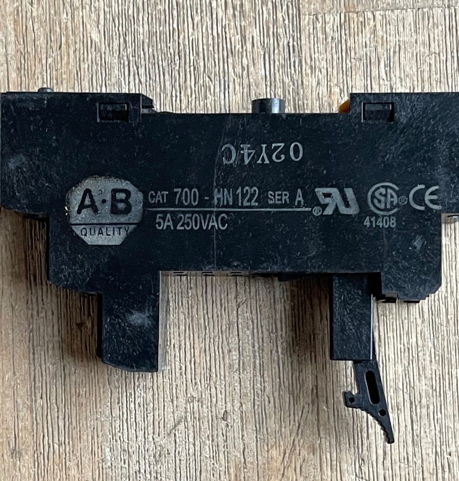 ALLEN BRADLEY 700-HK32Z24-4 SER A RELAY 24VDC 8 PIN WITH 700-HN122 ...