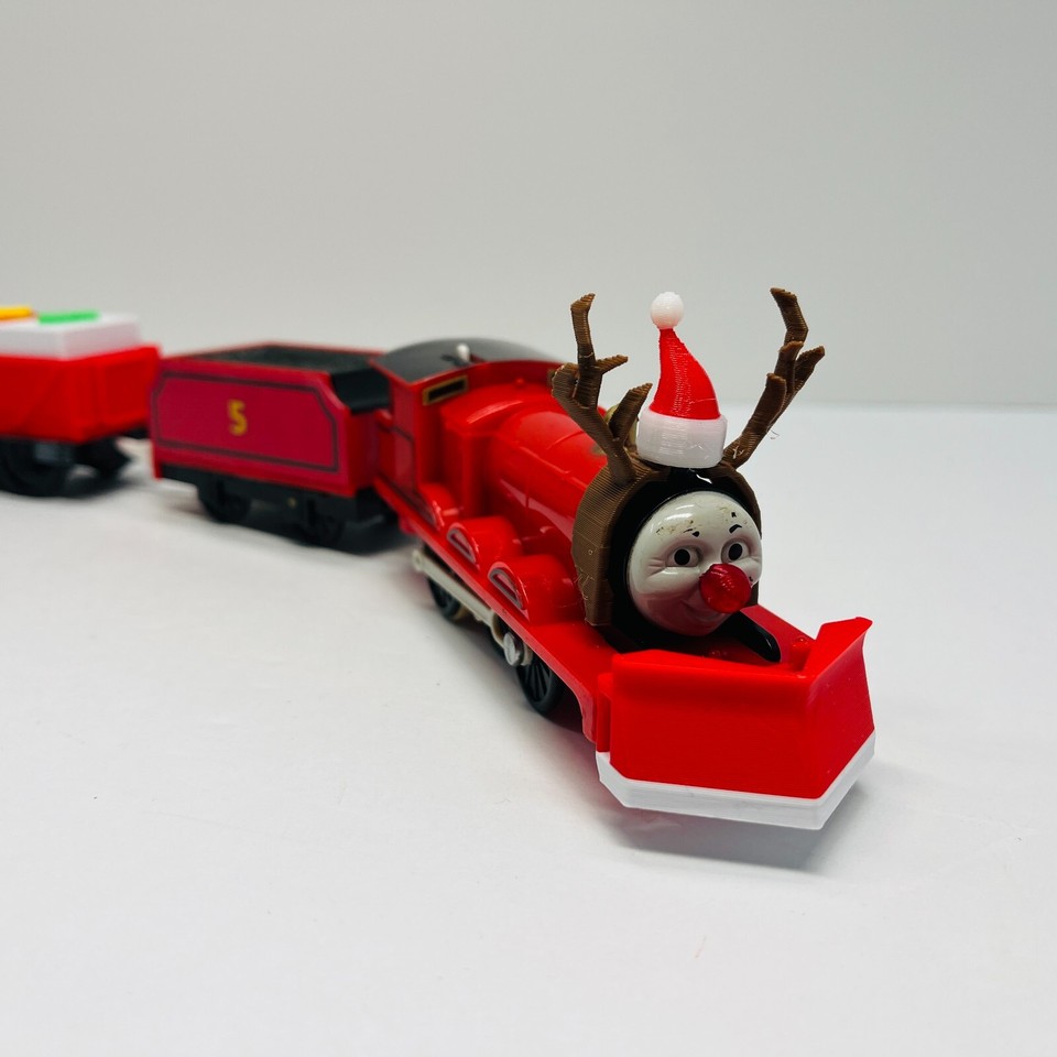 Thomas & Friends Trackmaster Christmas Train James Rudolph Present Car ...
