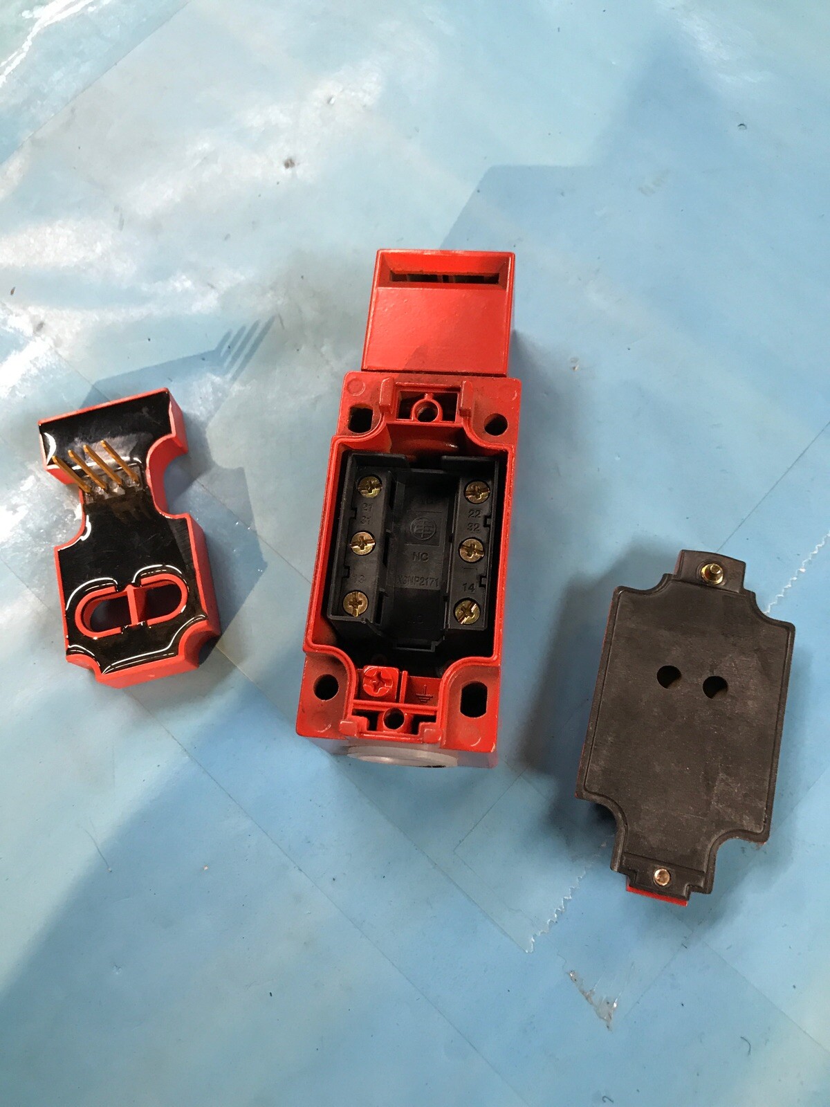 Telemecanique XCS-A7O1 / EN 60947-5-1. A300 | eBay