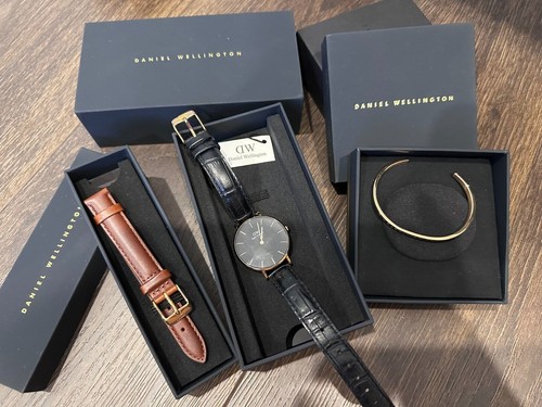 Daniel Wellington Watch Set Good Condition (comes with new strap and ...