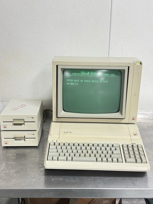 Vintage Apple IIe Computer | Apple Monochrome Monitor IIe | Tested ...