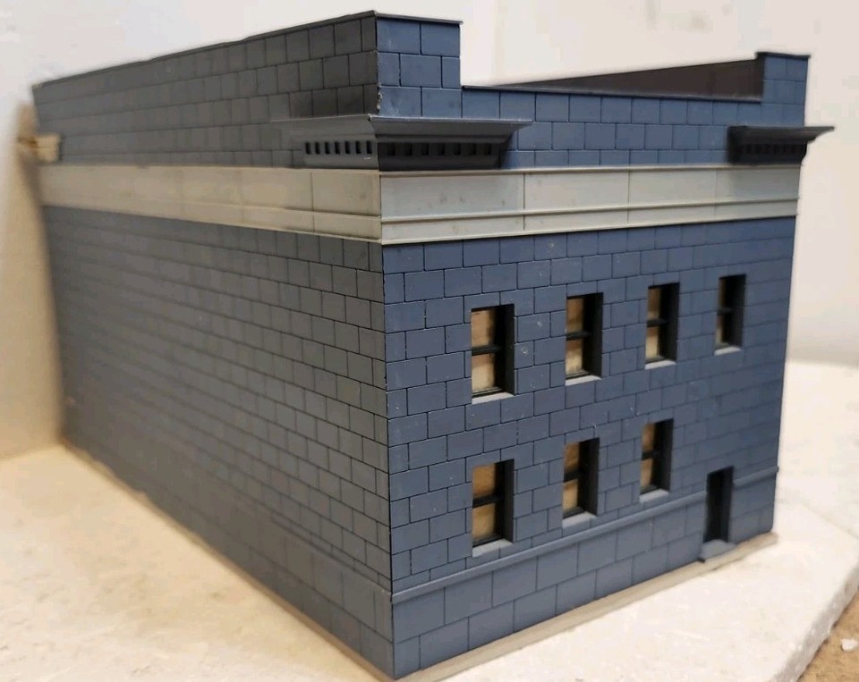 Farmers & Merchants Bank HO Scale Built-up Painted Used | eBay