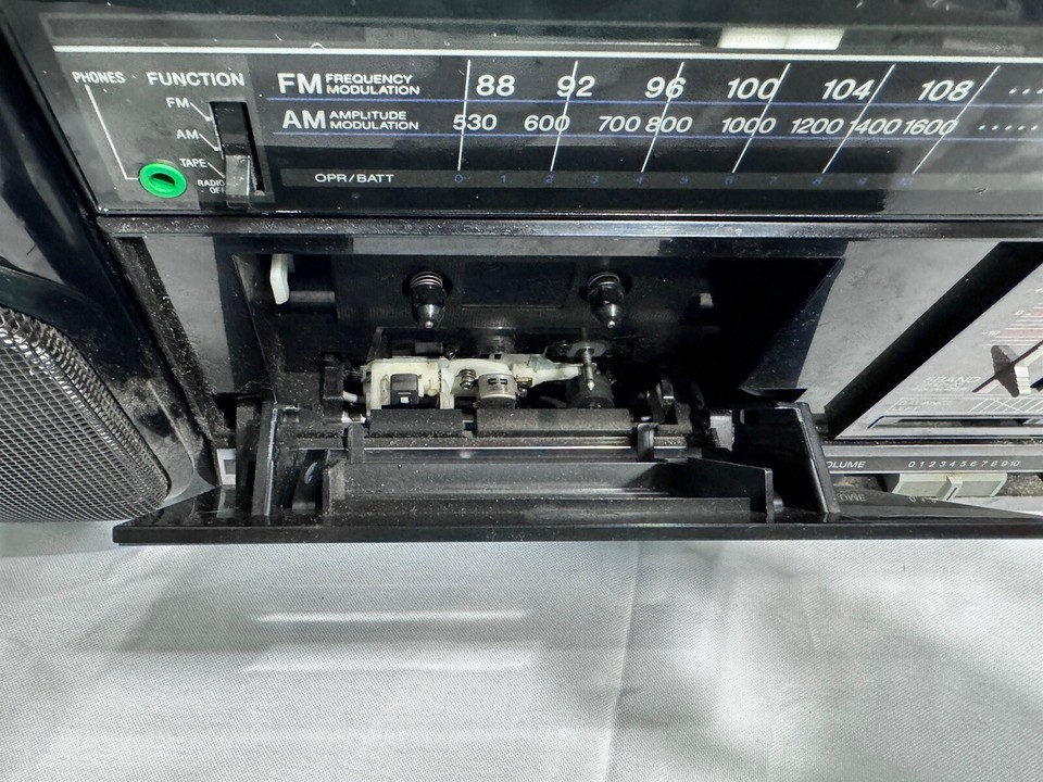 Vintage Sony CFS-1000 Stereo AM/FM Radio Cassette-Recorder Boombox ...