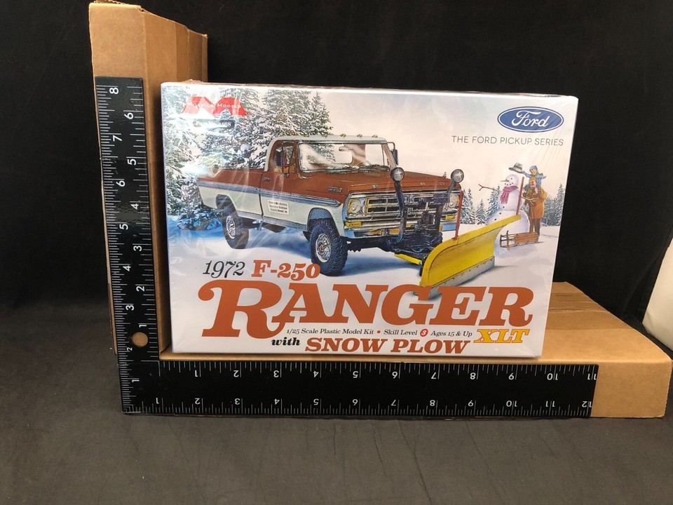 Moebius 1972 Ford F-250 Ranger XLT w/Snow Plow 1:25 Scale Plastic Model ...
