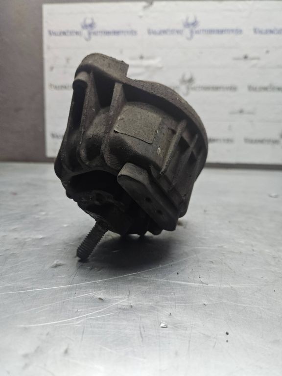 BMW 3 E90 E91 2009 Diesel 120kW Engine mount bracket 13981112 VLC12487 ...