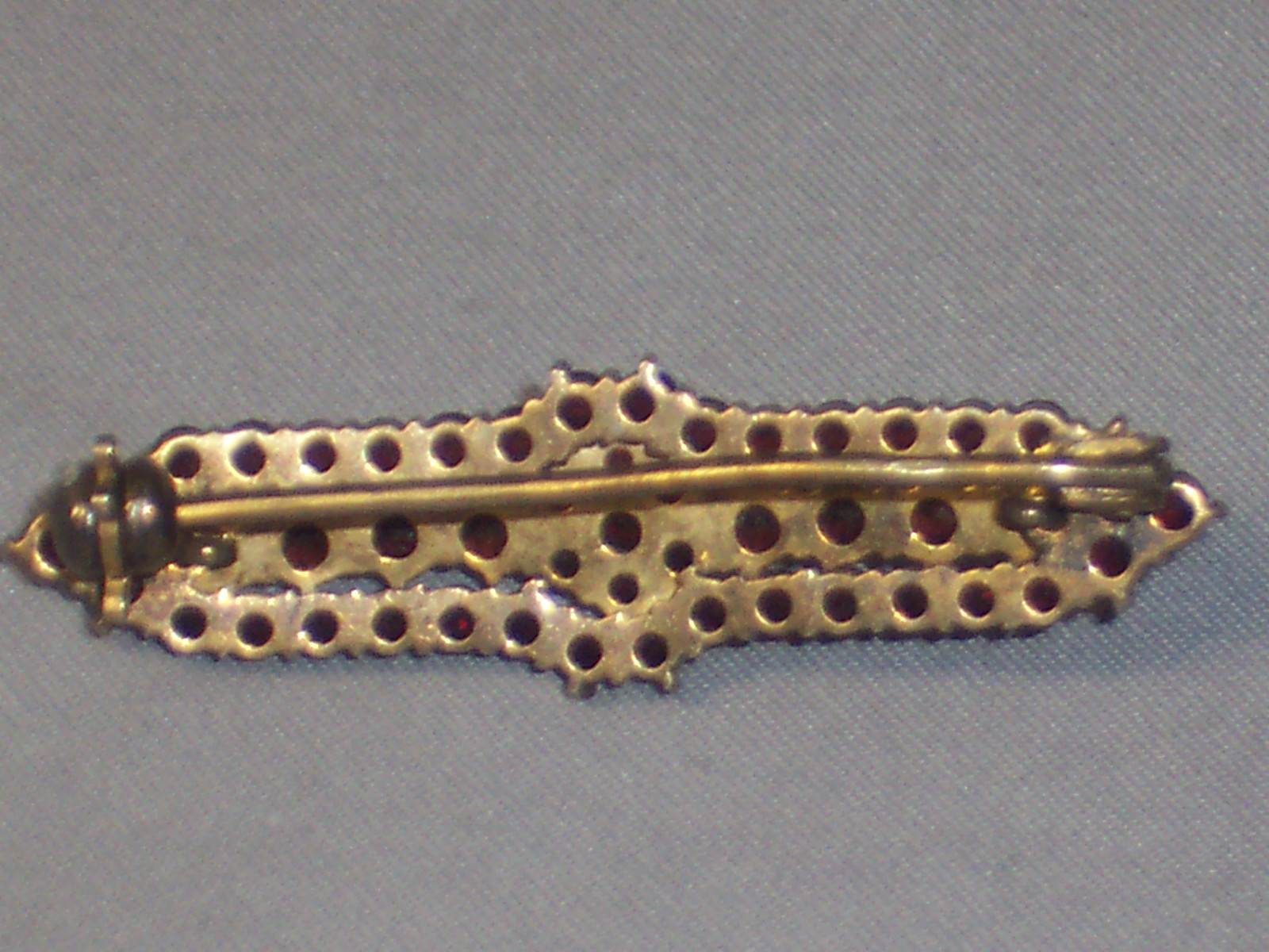 ANTIQUE VICTORIAN BOHEMIAN GARNET SMALL 3 ROW BAR PIN WITH ROSETTE IN ...