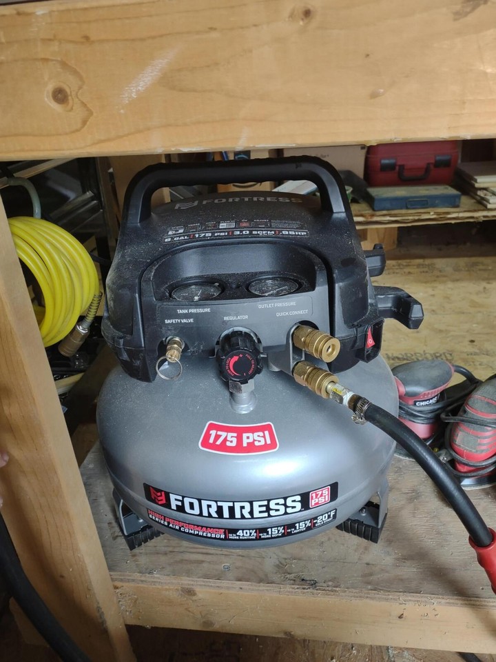 6 Gallon 175 PSI High Performance Oil Free Pancake Jobsite Air ...