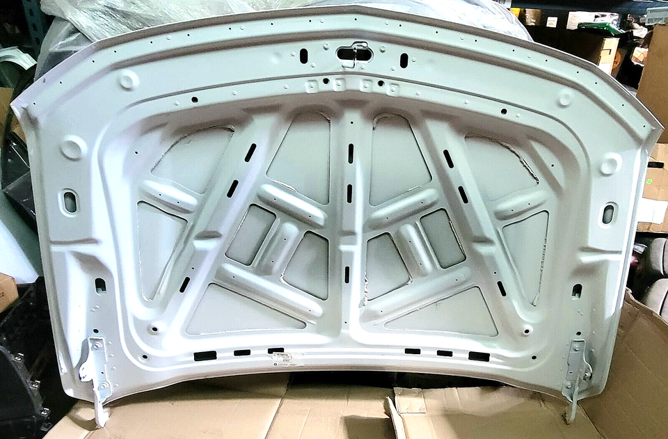 2015 - 2020 Chevy Tahoe/Suburban Hood (OEM) SUMMIT WHITE # 22756628/ ...