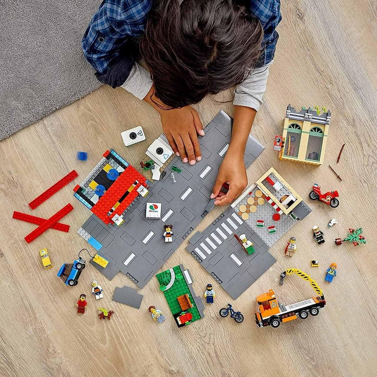 LEGO City Town Center 60292 Building Kit 790 pieces NEW Mild Box Damage ...