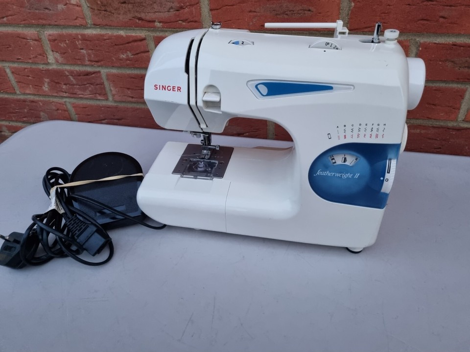 SINGER FEATHERWEIGHT II Model 117 SEWING MACHINE. Singer 117 ...