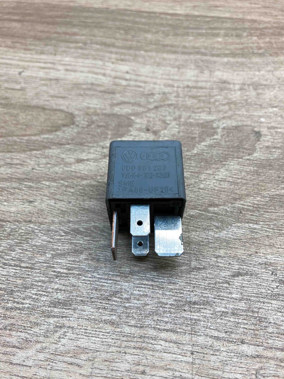 8D0951253A V23134 J52 X300 Audi A6 S6 Relay Control Module Unit 370 ...