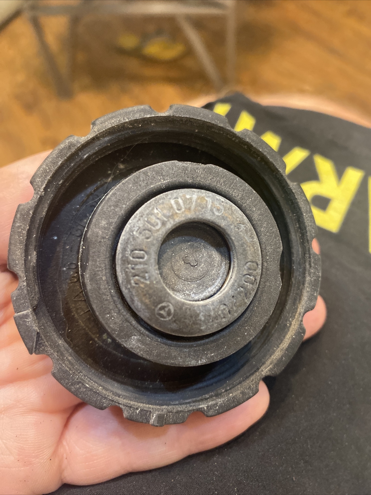 03-06 MERCEDES W211 E320 RADIATOR COOLANT EXPANSION TANK CAP 2105010715 ...