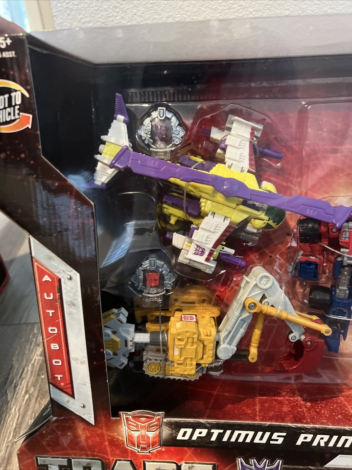 HTF Transformers Universe Battle For The Cyber Planet Keys Cybertron ...