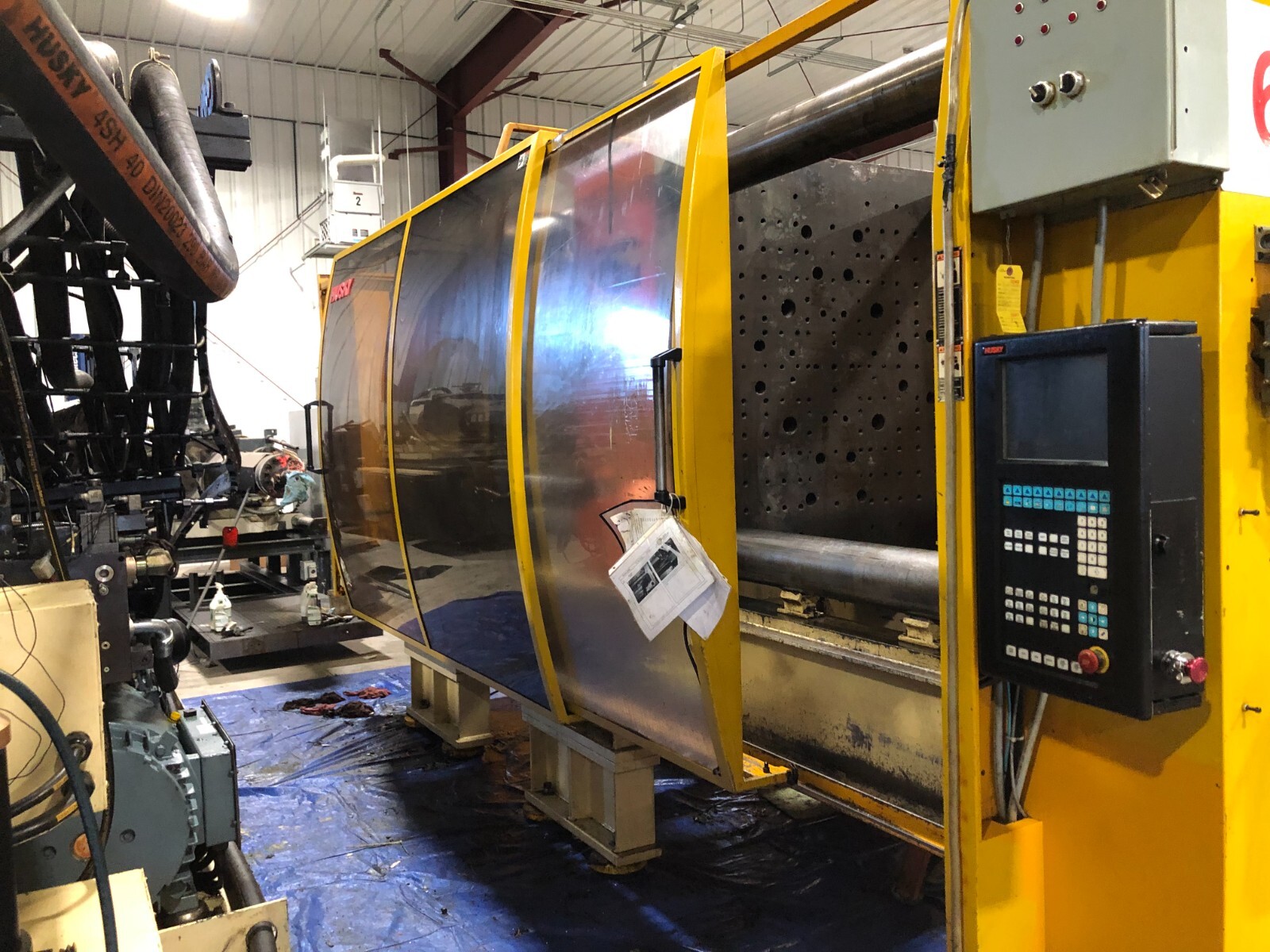 1999 Husky 750 Ton 160 oz Injection Molding Machine Model GL 750 RS120 ...